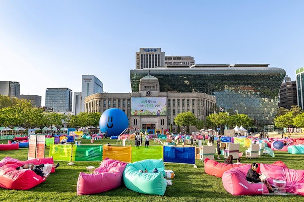 Seoul Outdoor Library, Where You Enjoy Reading and Nature